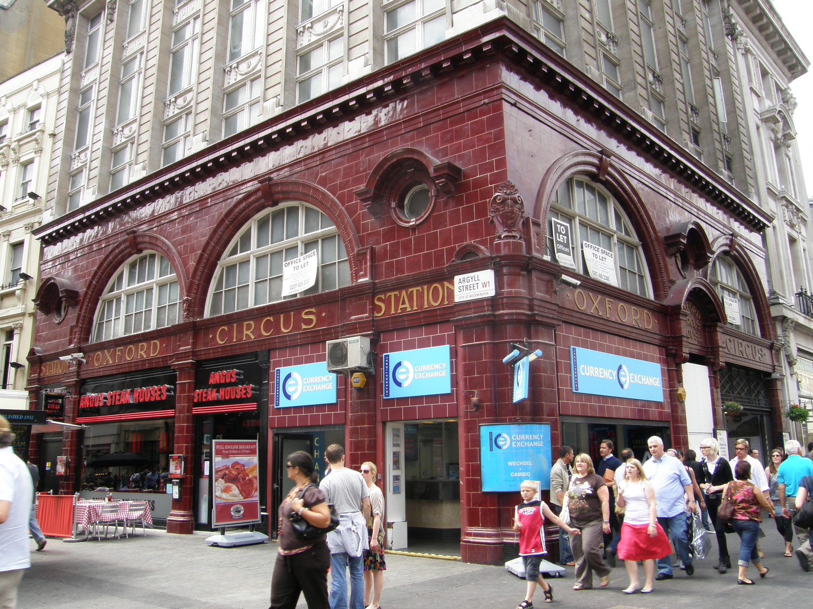 A Picture from Elephant & Castle to Willedsen Junction, Bakerloo ...