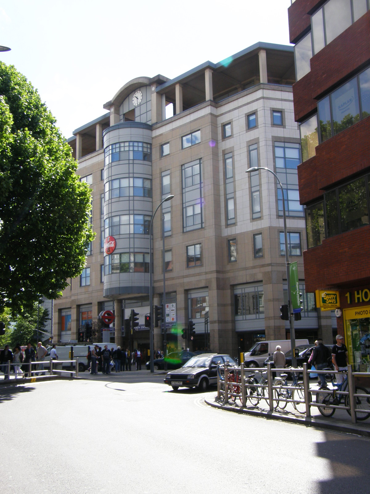 A Picture from Turnham Green to Victoria, District - Tubewalker