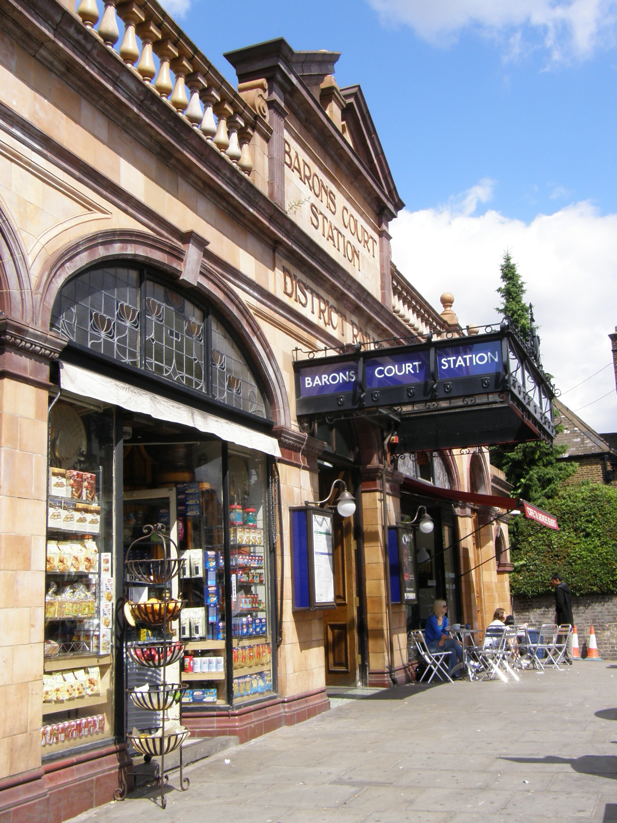 A Picture from Turnham Green to Victoria, District - Tubewalker