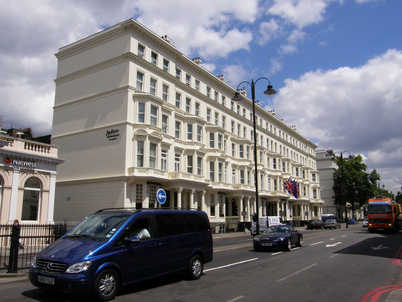 A Picture from Turnham Green to Victoria, District - Tubewalker