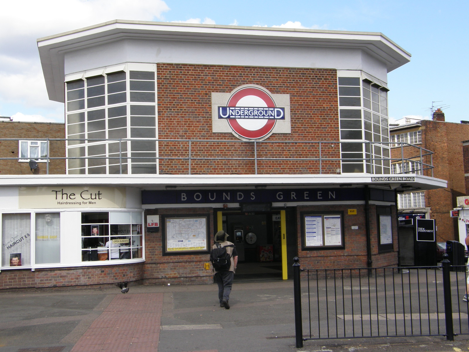 A Picture from King's Cross St Pancras to Bounds Green, Piccadilly ...